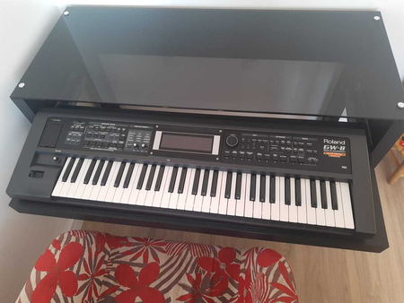 ПРОДАМ Синтезатор Roland GW/8 (Рабочая станция/синтезатор).