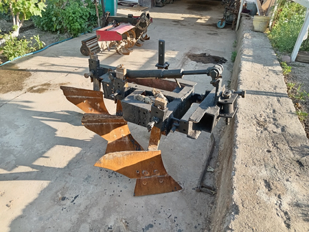 Mini traktor bulat