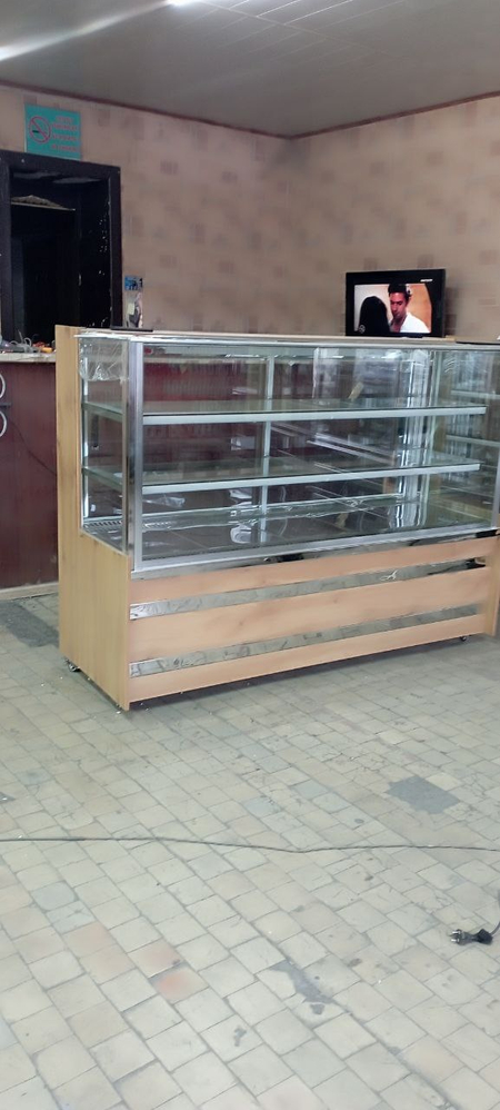 Холодильник кондитерская