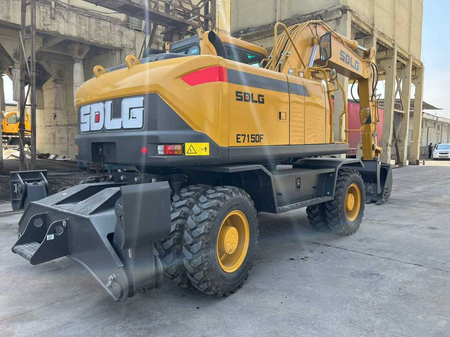 Колёсный экскаватор SDLG  E7150F в наличии