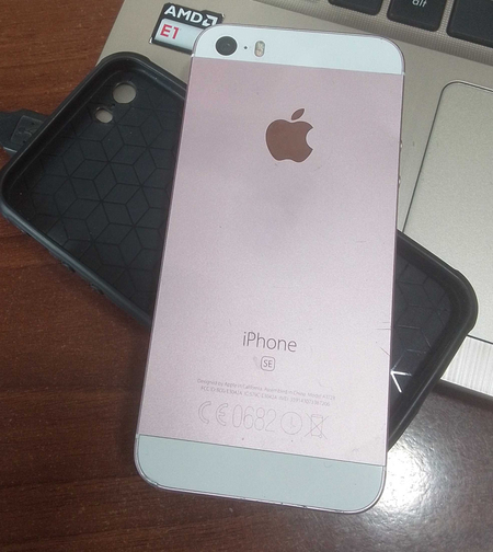 iPhone 5 se 16 гб сотилади.