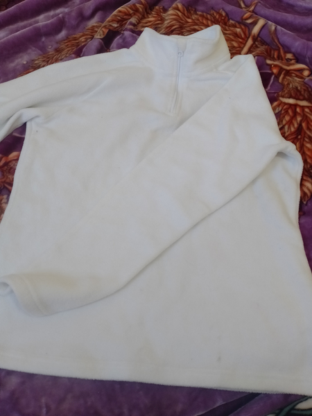Svitr material felisoviy yumshoq 46 razmer