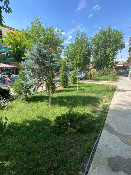 Срочно! Продам 2-х комнатную квартиру в Геофизике 77 серия 1 этаж