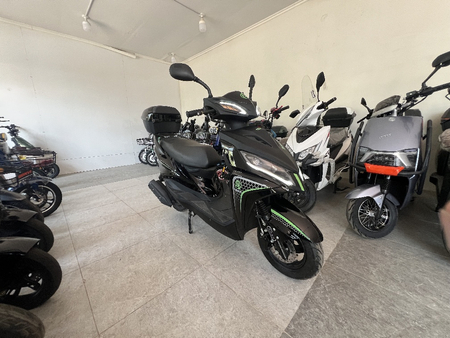 Бензиновый скутер 125куб 4т