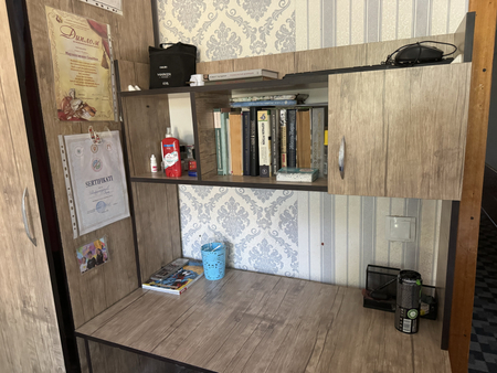 Срочно продаю шкаф с учебным столом