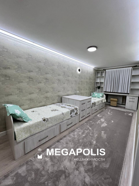 Аллея Гагарина 3/2/4 Кирпич 2х4 балкон_Продаю
