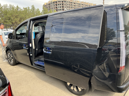 Hyundai staria 2022 год