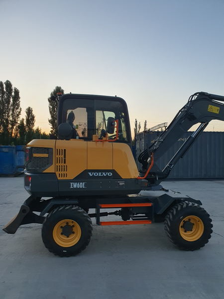 Экскаватор EW60E