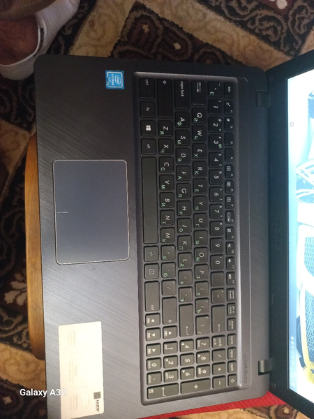 Asus VivoBook Windowus 10 pro