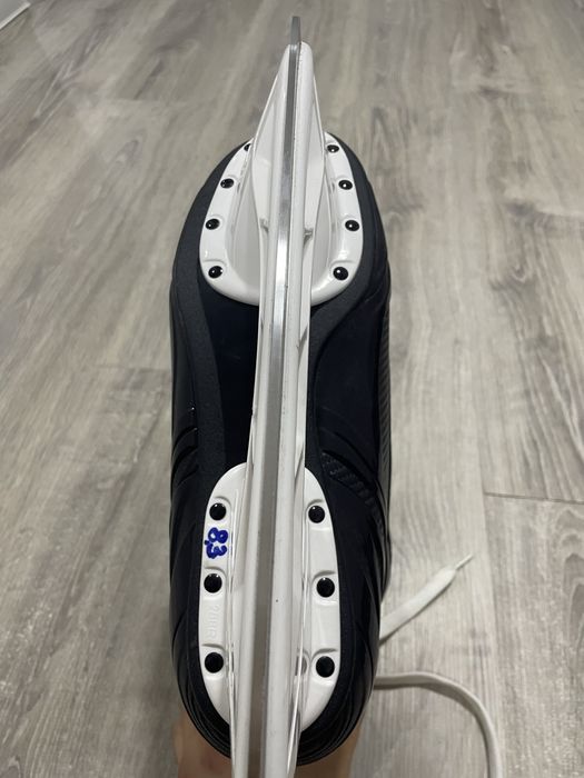 Продаю новые полупрофессиональные коньки BAUER