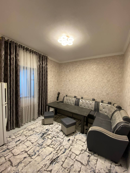 Uch qahramon postidan 4 km 140000$