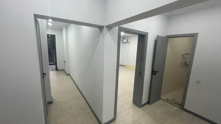 Юунусобод туманида Офис учун  150кв²+33 кв²  жой  арендага берилади