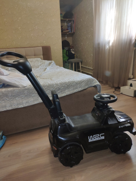 Почти новая машина Барс, мощная, тяжёлая, с музыкой