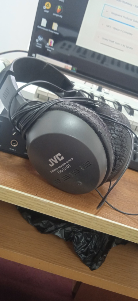 Наушник 2  JVC HA-G101