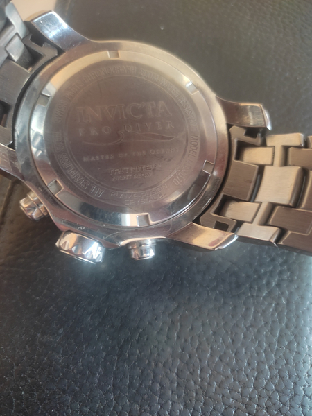 Продам часы INVICTA.