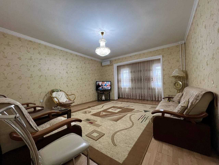 м.Ойбек Госпитальный офис Huawei 3-комнатая 4/9 80 м² ремонт меб/тех