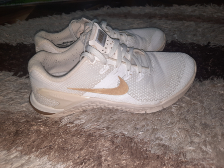 Кроссовки женские Nike Metcon