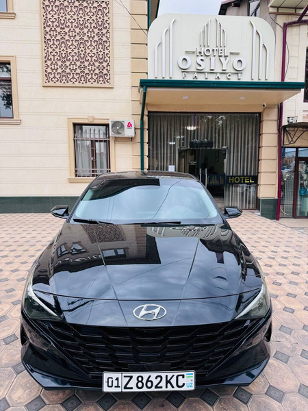 ELANTRA  Hyundai