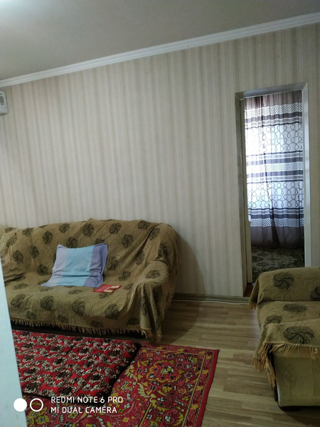 Продаю срочно 1/2/5 Юнусабад 8 у дороги. 40 кв.м. 49500 уе чистая