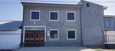 2 qavatli uy sotiladi