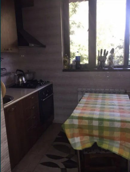 ШРуставели 2/4/5 Кирпич Балок2*6м² Общ пл52м²