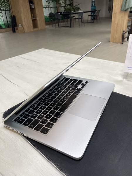 Macbook Pro 2015 13” 8/256 GB