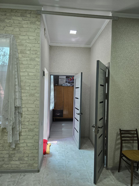 1 ком с обстановкой холодильник телевизор. 2/2 Спутник 8.в деревянном
