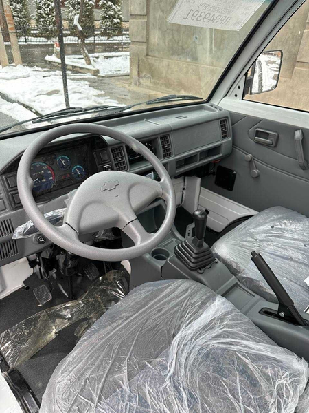 Chevrolet Labo yangi oq rang