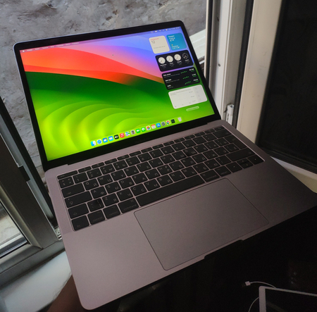 MacBook PRO в идеальном состояние. Полный комплект