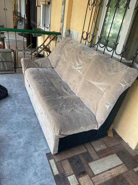 Продам мягкую мебель б/у, диван уголок и 2 кресла.