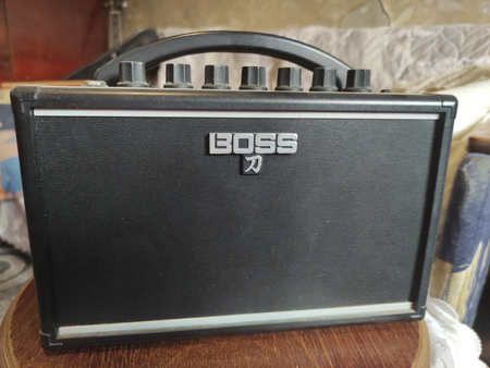 Boss katana mini, комбоусилитель для электрогитары