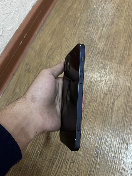 Iphone 12 holati yaxwi 80 yomkist tel qsela kelishamiz 128 tali …………..