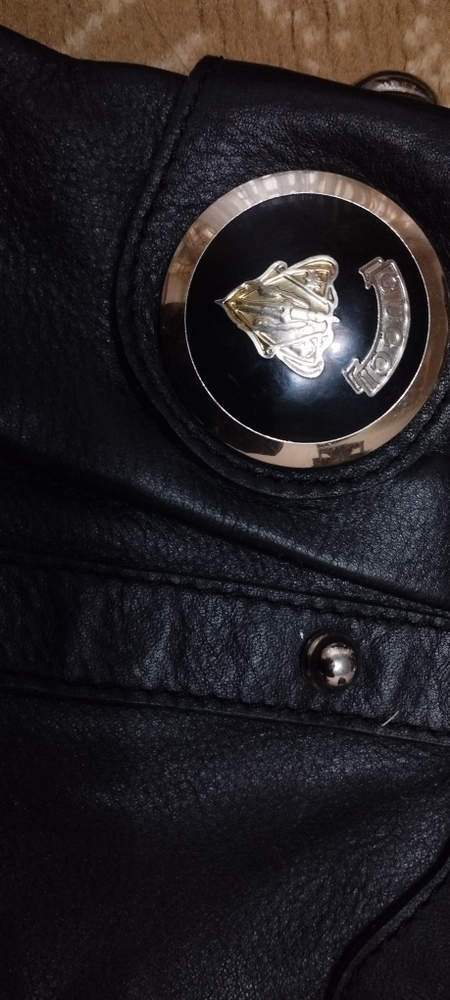 Продаётся оригинальная кожаная сумка Gucci.