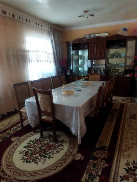 Уй сотилади! 13 соток 7 хонали.
