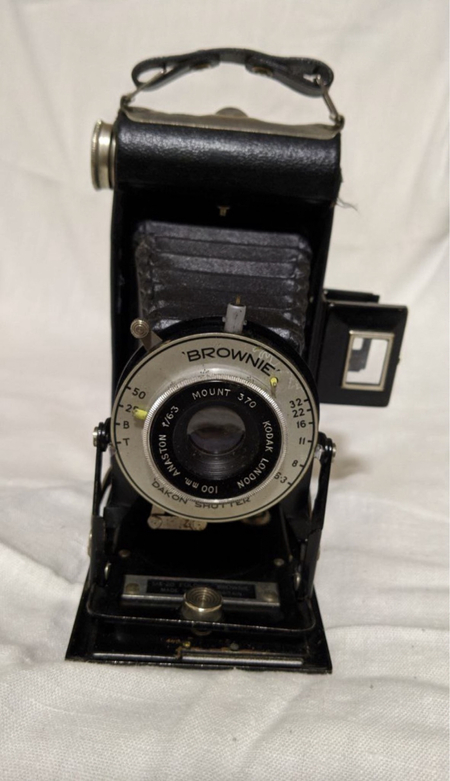 Складной пленочный фотоаппарат Kodak Brownie Pliant Six-20 1937г.