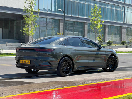 BYD HAN EV 4WD 610km, 517 л.с. 2022 год
