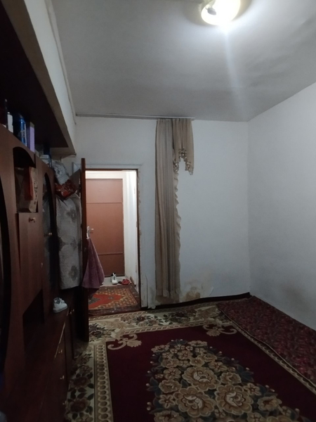 Буз-2,Эко базар ,общежитие 21м² балкон 1/3 
1/1/4.  21м² балкон 1/3
Це