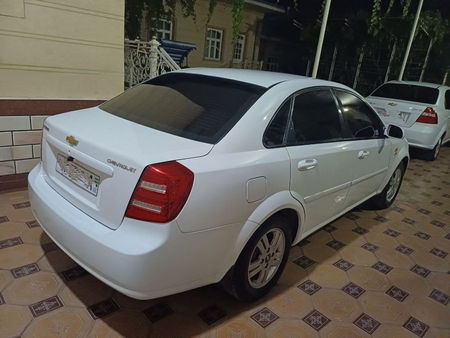 Lacetti Sotiladi