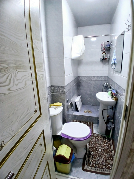 Eshonguzarda 1 xonali uy ijaraga beriladi