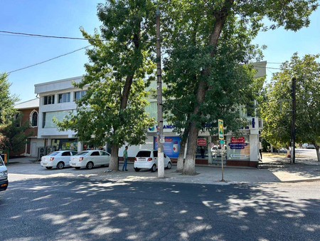 Продаётся отдельно стоящая здания 1 линия 880м2 готовыми арендаторами