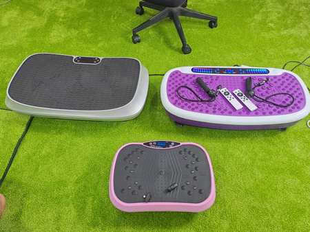 Vibro platforma ozdiradigan fitnes oparat