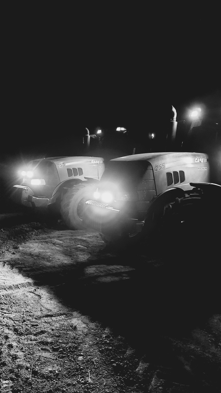 MAGNUM CASE III 255 * juda yaxshi traktor.