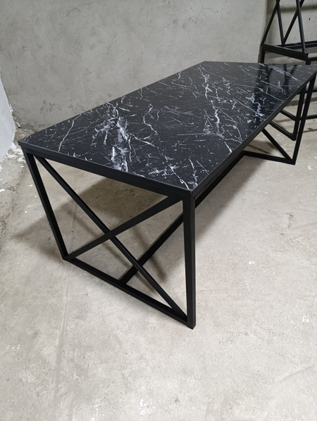 Jurnalniy stolik loft