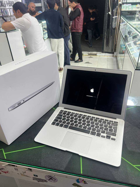 MacBook Air (2015) Core i5 SSD 128GB/4GB Состояния идеал как новый