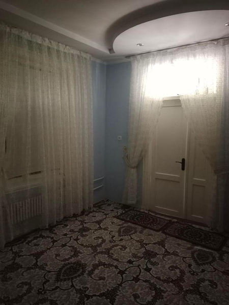 Ховли ижарага берилади. 3 хона хамма шароит бор.