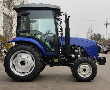 Traktor sotiladi New