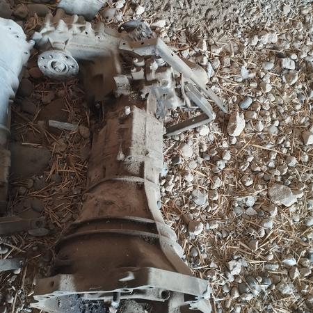 Mazda karobka RF kamplekt sotiladi.