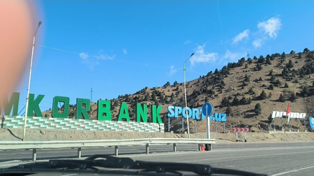 Qamchiqda bukvali reklama Реклама с буквами на Камчик.