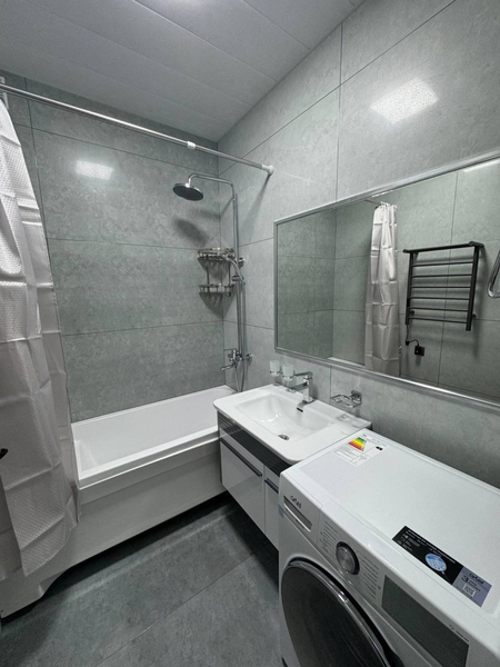 Продается своя 3 комнатная квартира с авторским ремонтом(фото реально)
