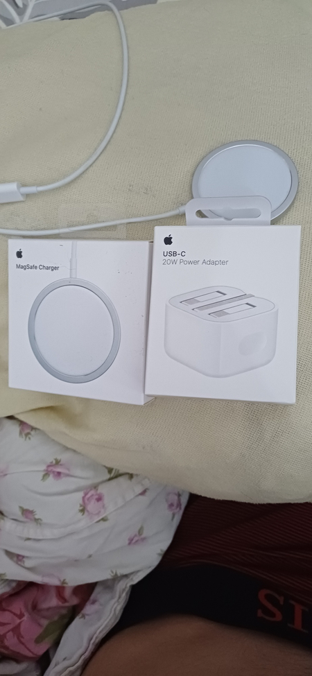 Продаётся оригинал зарядка для iphone